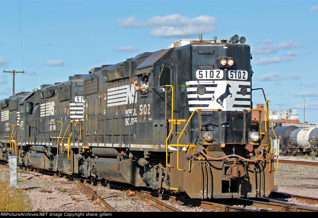 NS 5102 Heads a small yard job Sb over the diamonds.